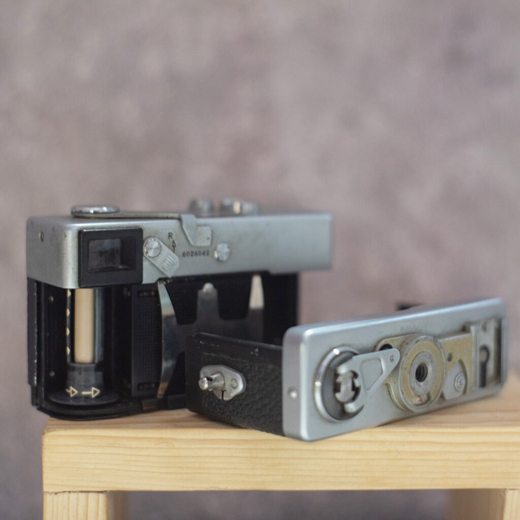 Vintage & Antique Cameras for sale India - VintageCameras.in