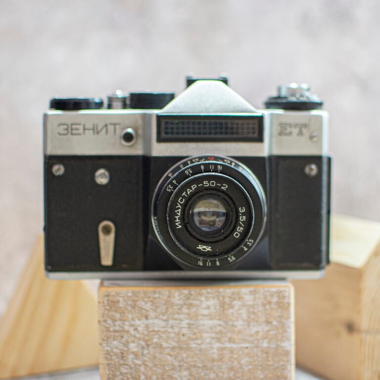 The Zenit ET is a 35mm film SLR camera produced by the Russian camera ...