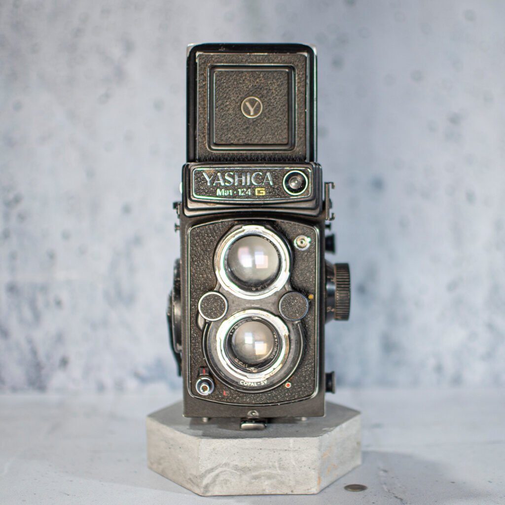 The Yashica Mat 124G is a highly regarded twin-lens reflex (TLR) medium ...